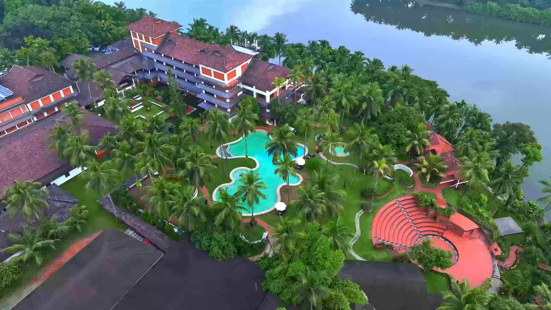 Raviz Hotels & Resorts – Discover The Enchanting Charms of Kerala